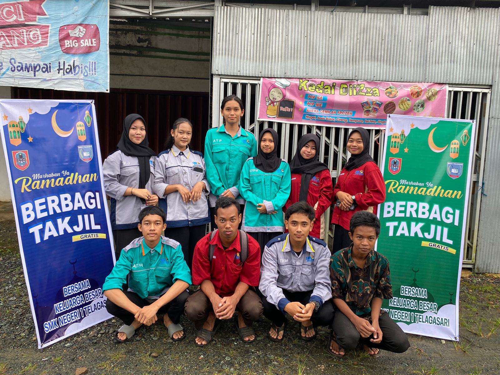 Bagikan Takjil untuk Berbuka Puasa bagi Warga dan Pengguna Jalan - SMKN ...
